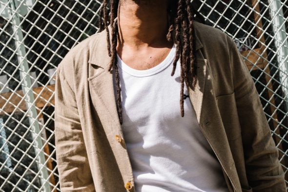 3 idées de looks avec un marcel blanc